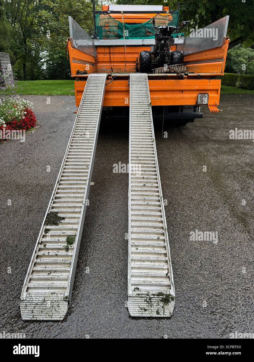 Heavy duty ramp hi-res stock photography and images - Alamy