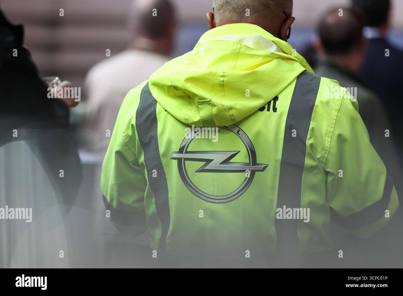 25 September 2025, Hesse, Rüsselsheim: A man wears a jacket with the ...