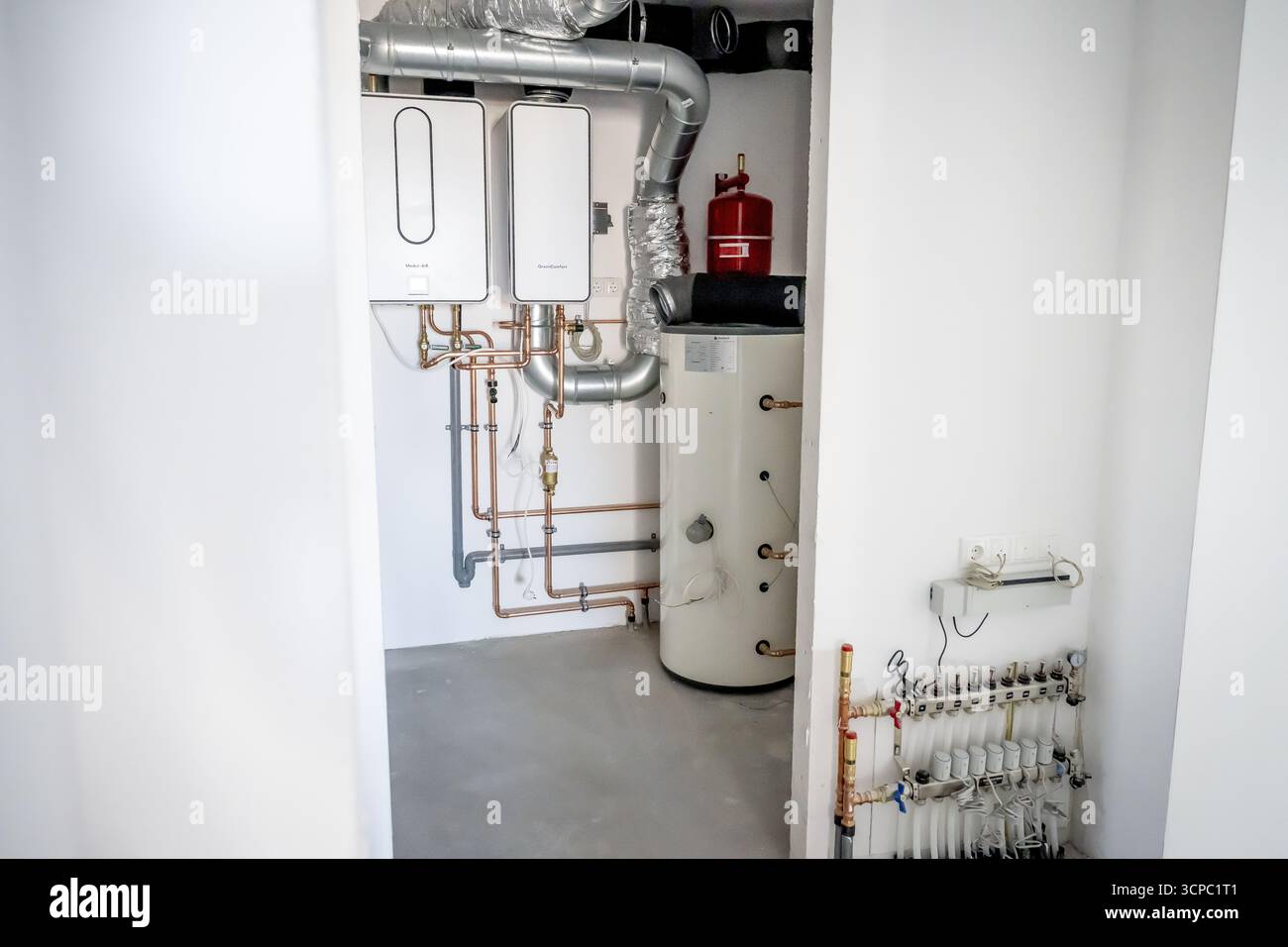 ILLUSTRATIVE - A heat pump in a new-build home ANP /HOLLANDSE HOOGTE ...