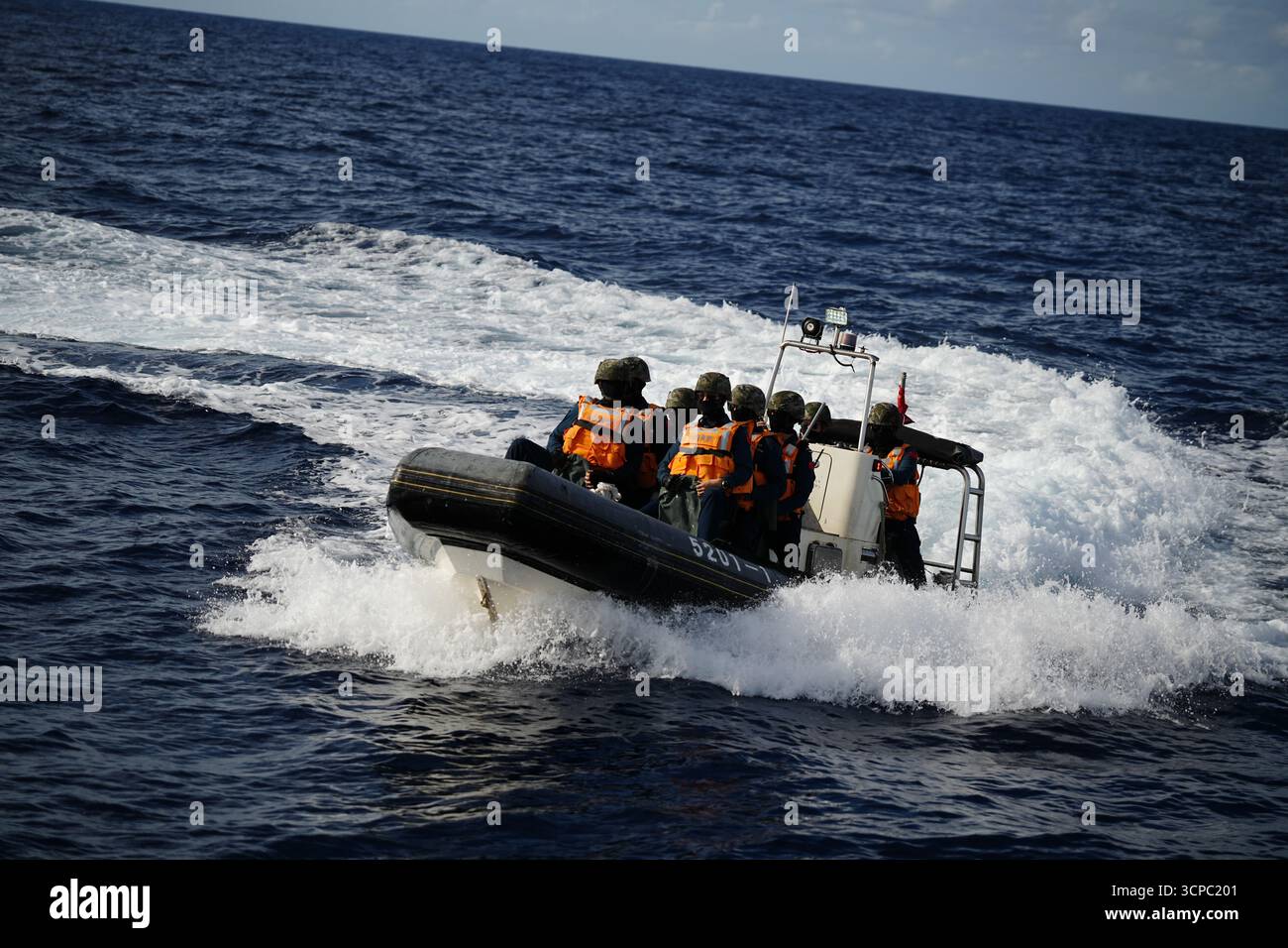 (250925) -- SOUTH CHINA SEA, Sept. 25, 2025 (Xinhua) -- Law enforcers ...