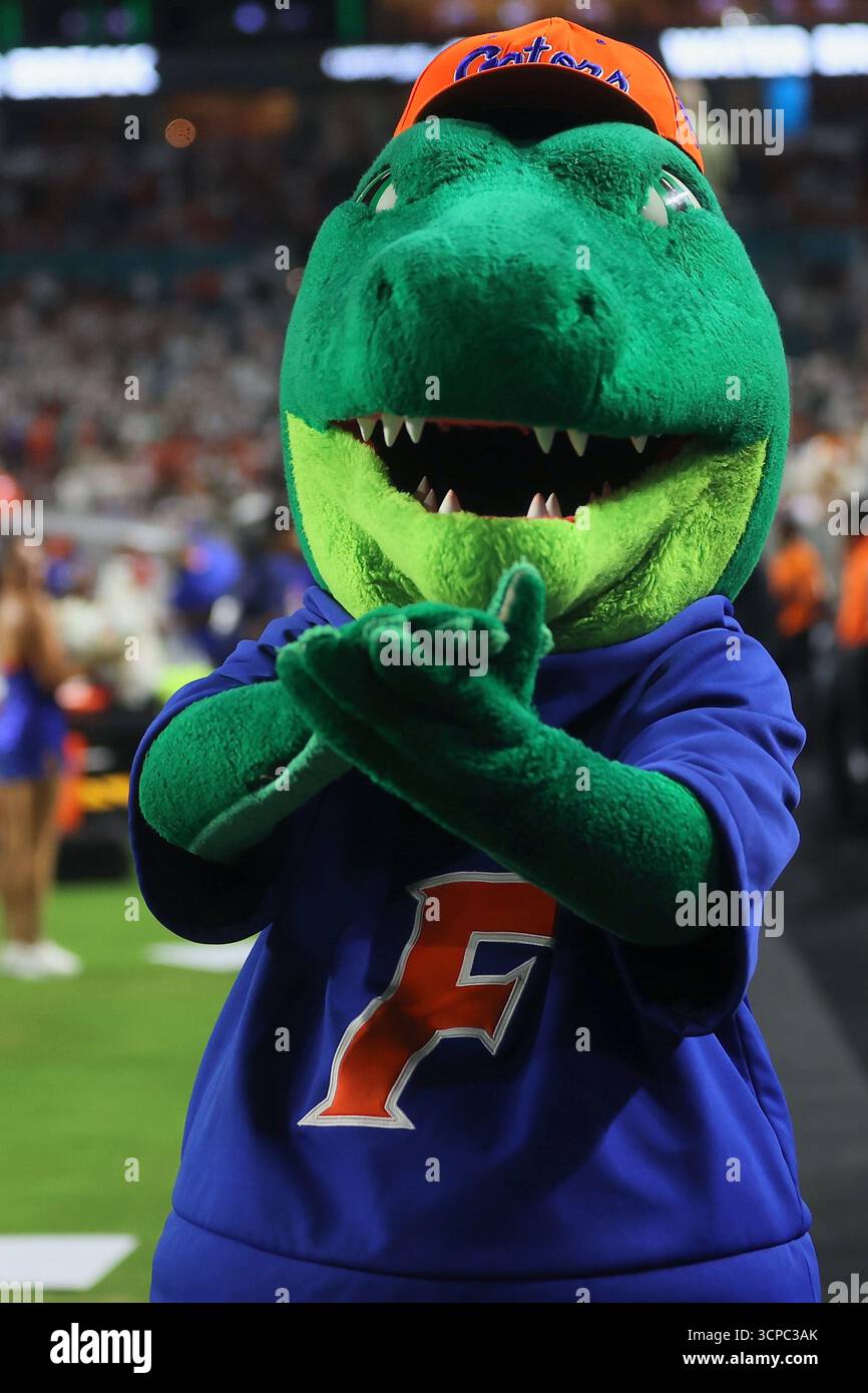 Florida Gators mascot Albert the Alligator celebrates a play at Hard ...