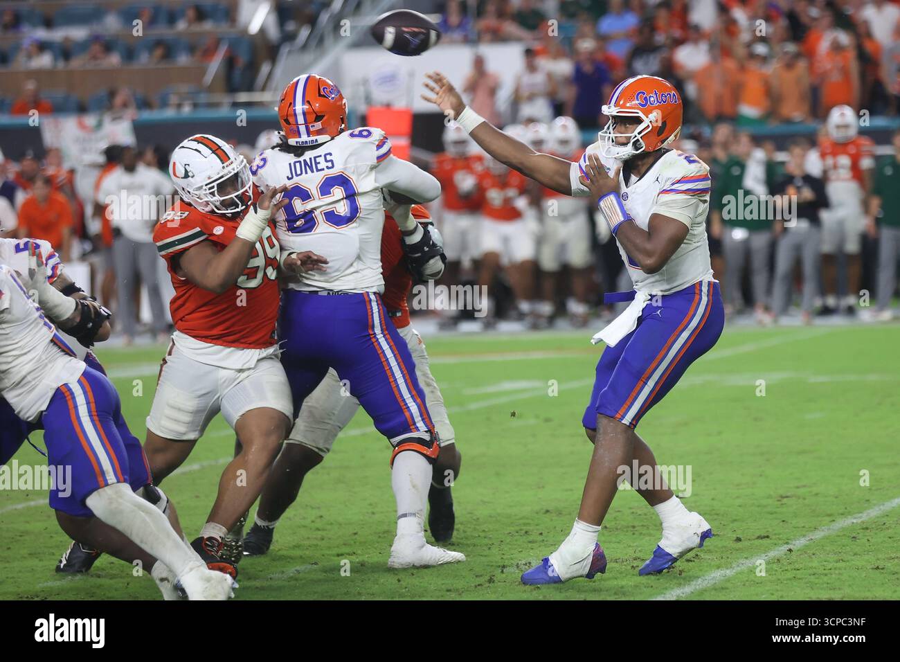 Florida Gators quarterback DJ Lagway (2) passes the ball at Hard Rock ...