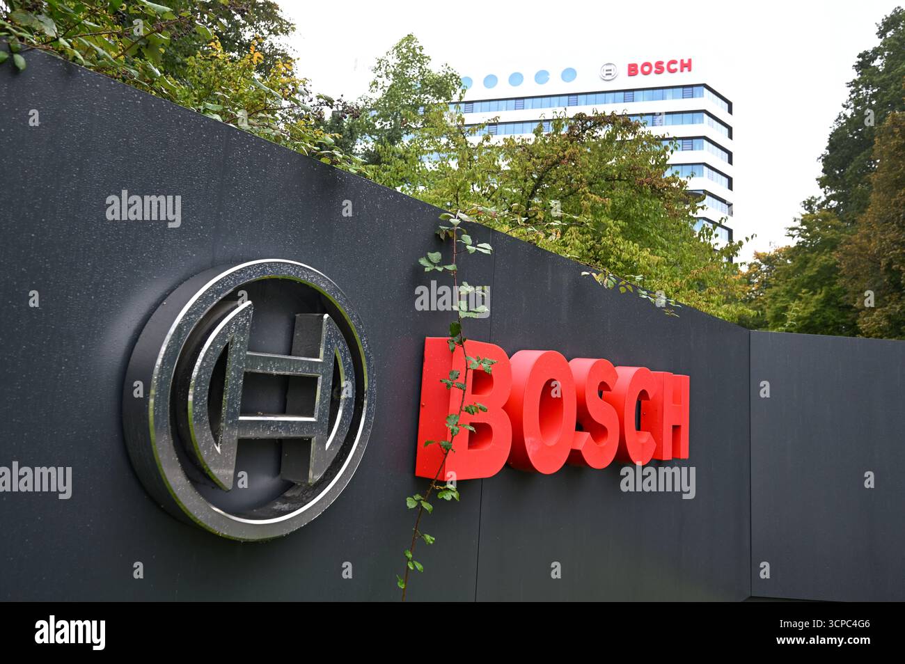 25 September 2025, Baden-Württemberg, Gerlingen: The Bosch logo can be ...