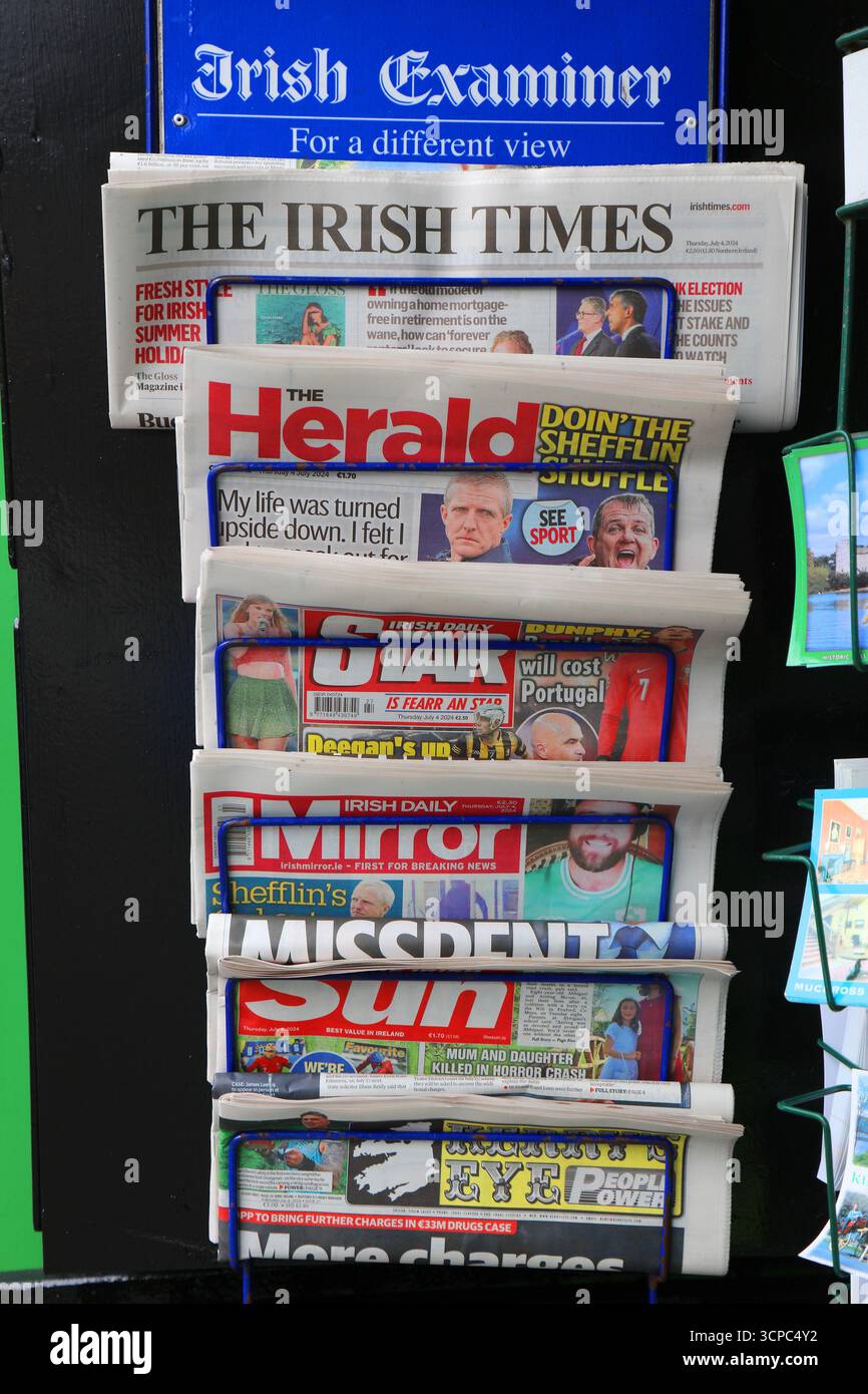 Irish press front page hi-res stock photography and images - Alamy