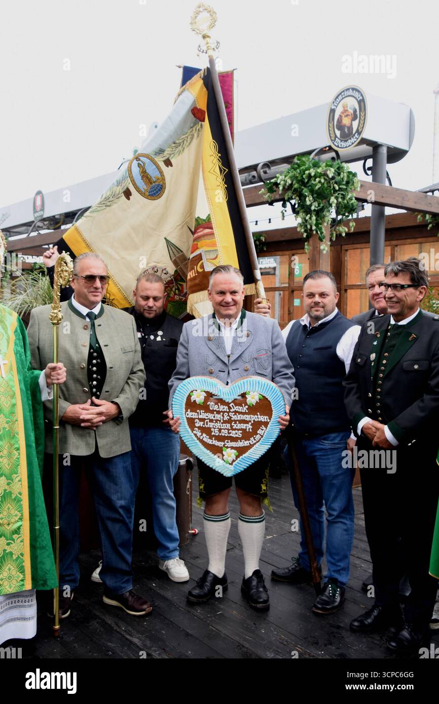 Muenchen 25.09.2025 Theresienwiese Oktoberfest Marstall Zelt nach ...