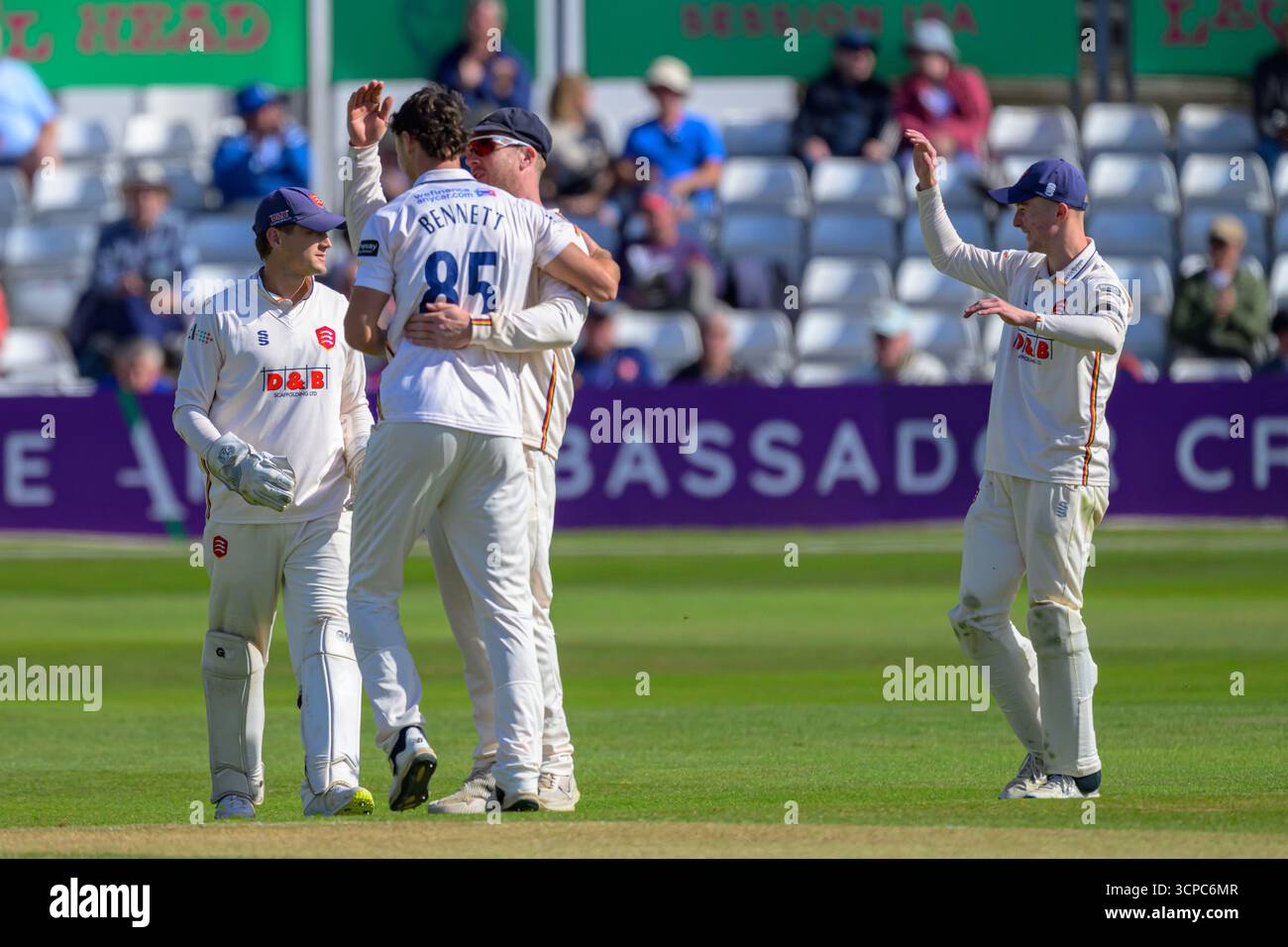 Players of Essex CCC celebrating getting the wicket of Jack Leach ( 17 ...