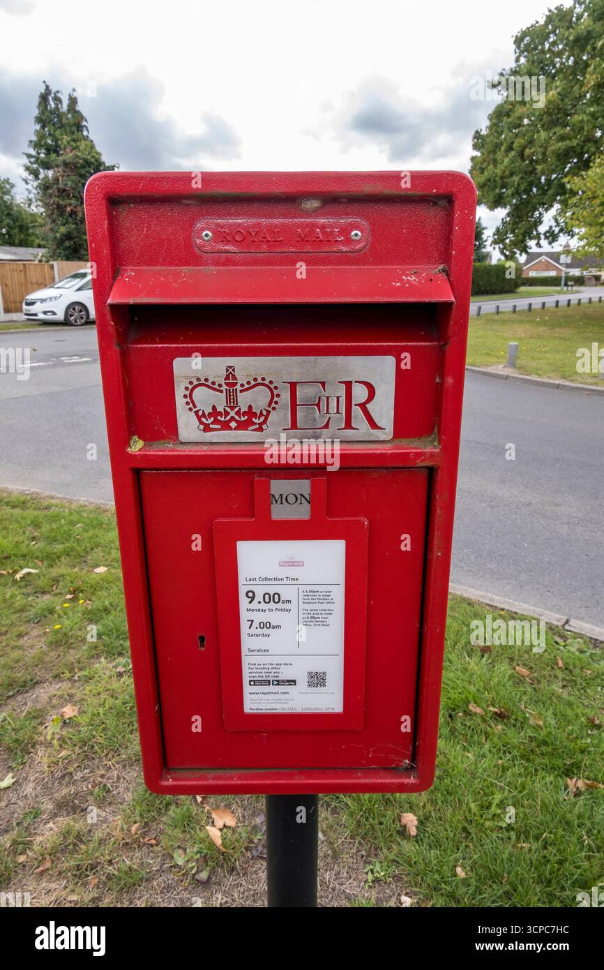 Wide mouth post box hi-res stock photography and images - Alamy