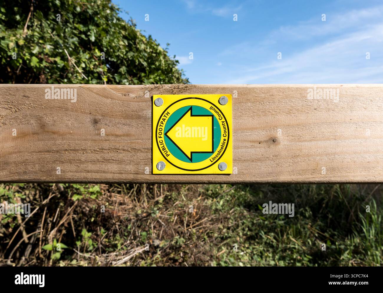 Yellow arrow on green background hi-res stock photography and images ...