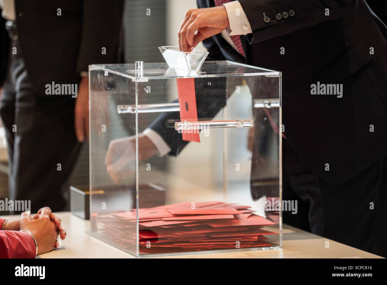 25 September 2025, Berlin: Members of parliament cast their ballots in ...