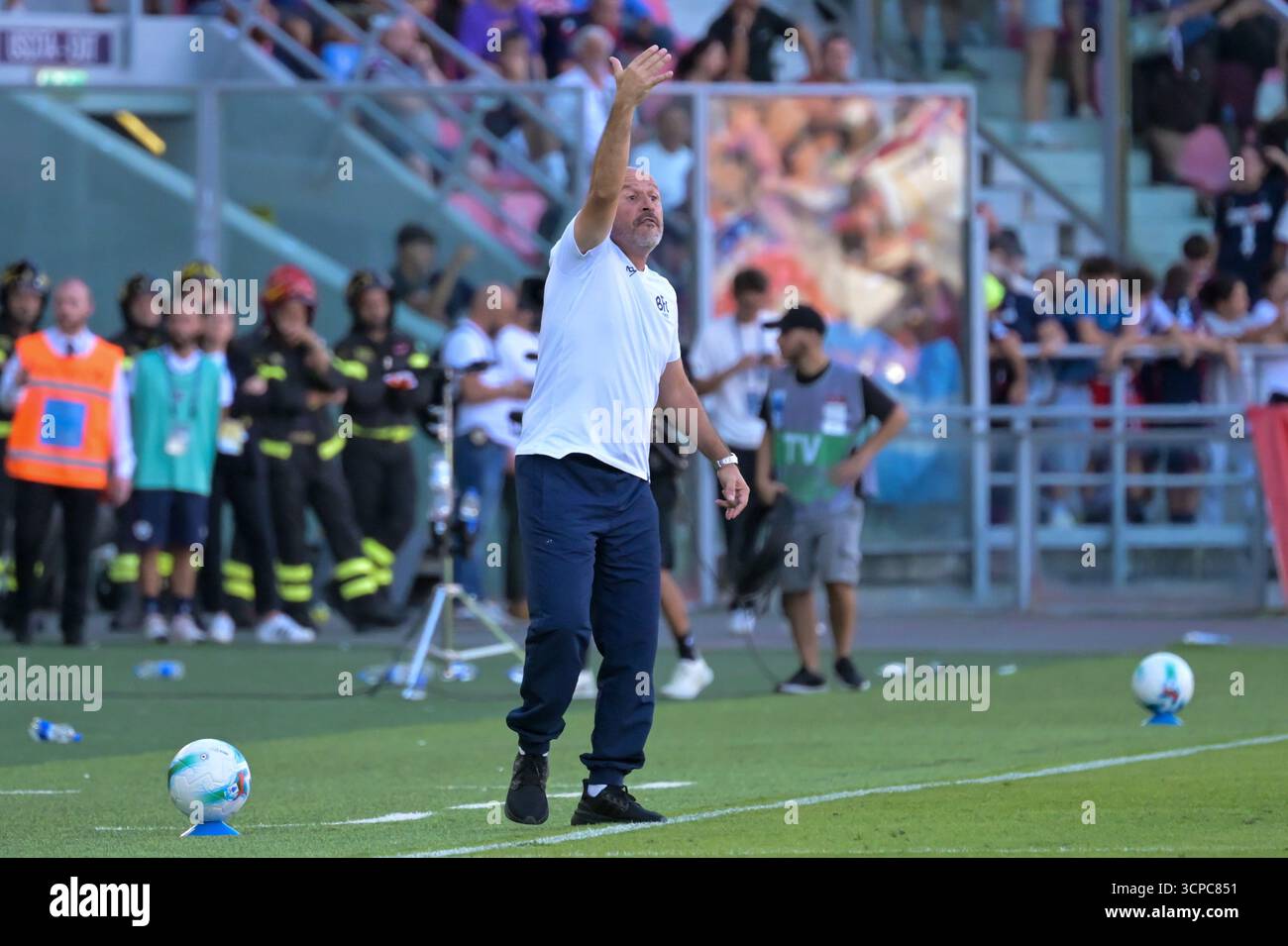 Bologna's Head Coach Vincenzo Italiano during Bologna FC vs Genoa CFC ...