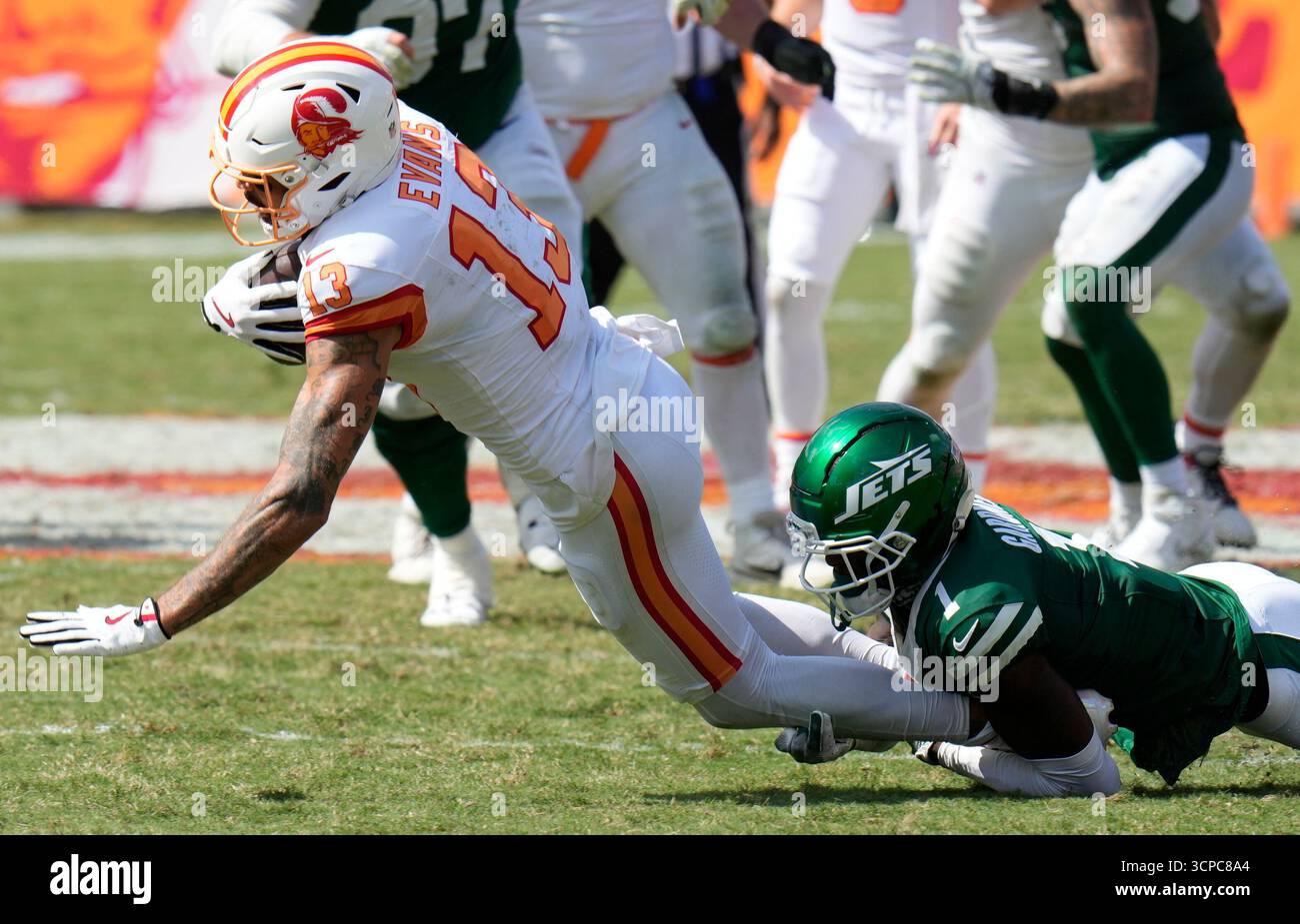 Tampa Bay Buccaneers wide receiver Mike Evans (13) stopped by New York ...