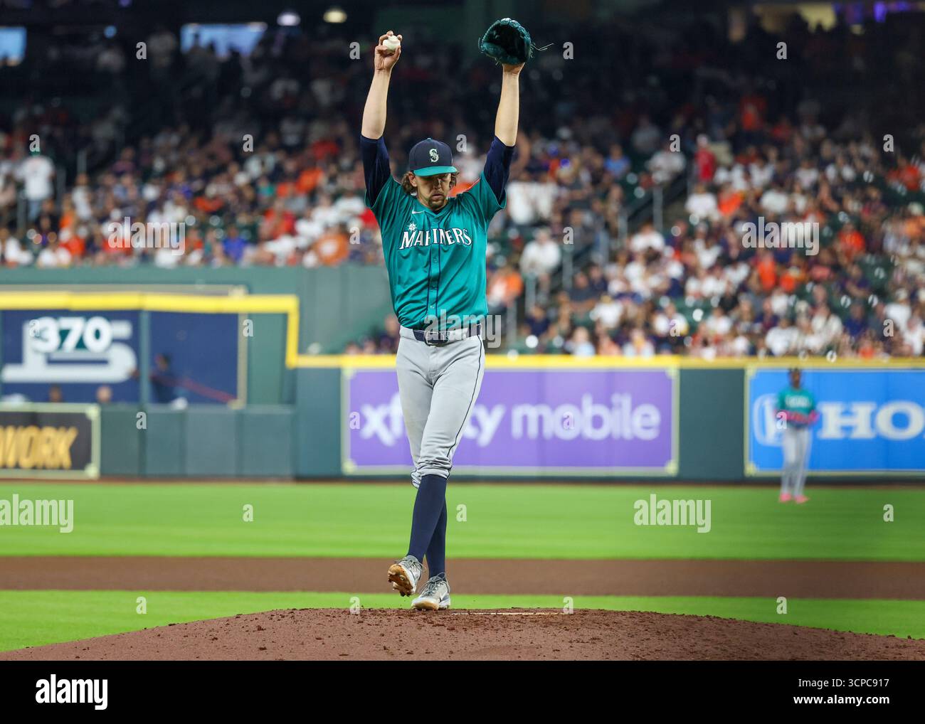 HOUSTON, TX - SEPTEMBER 21: Seattle Mariners starting pitcher Logan ...