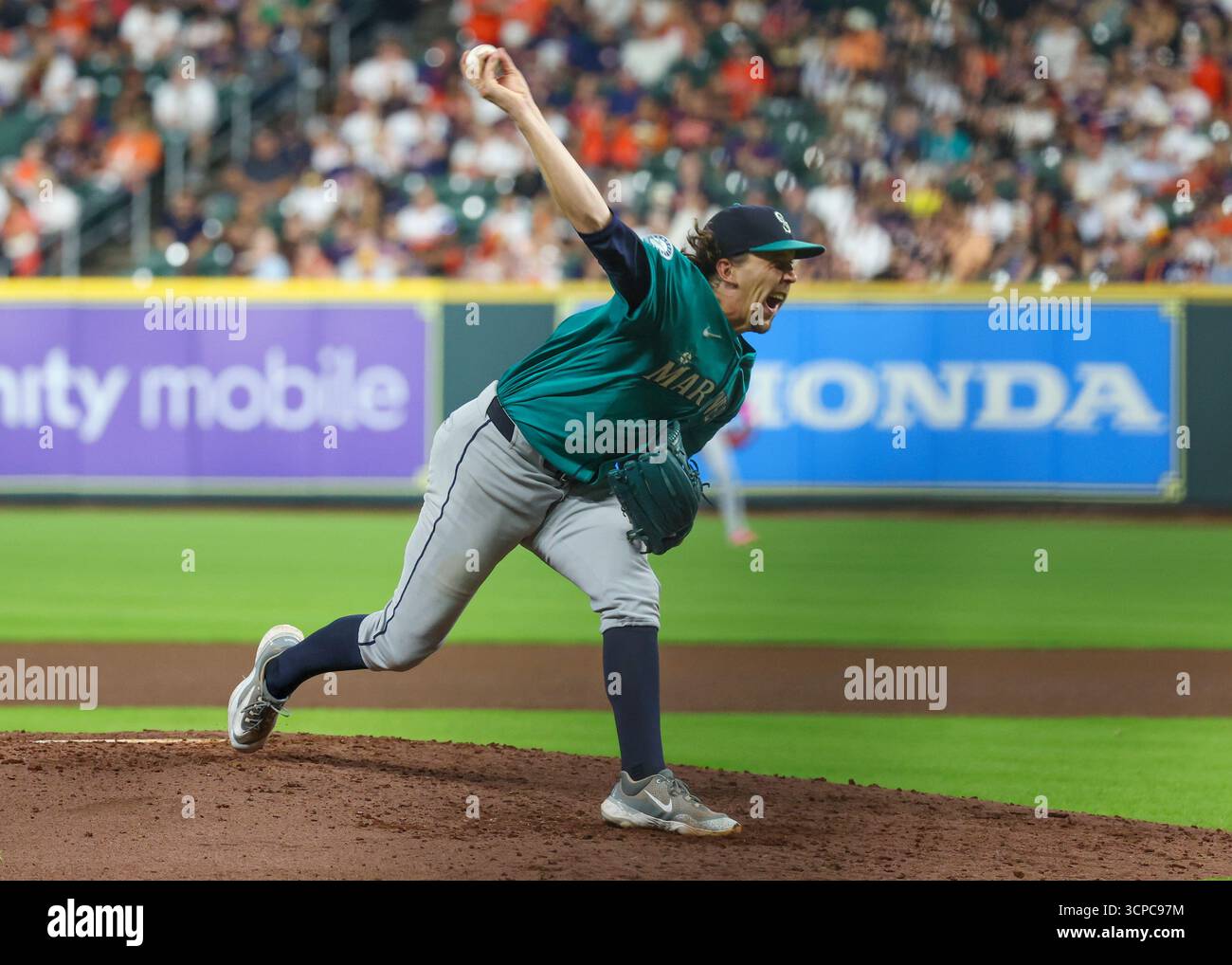 HOUSTON, TX - SEPTEMBER 21: Seattle Mariners starting pitcher Logan ...
