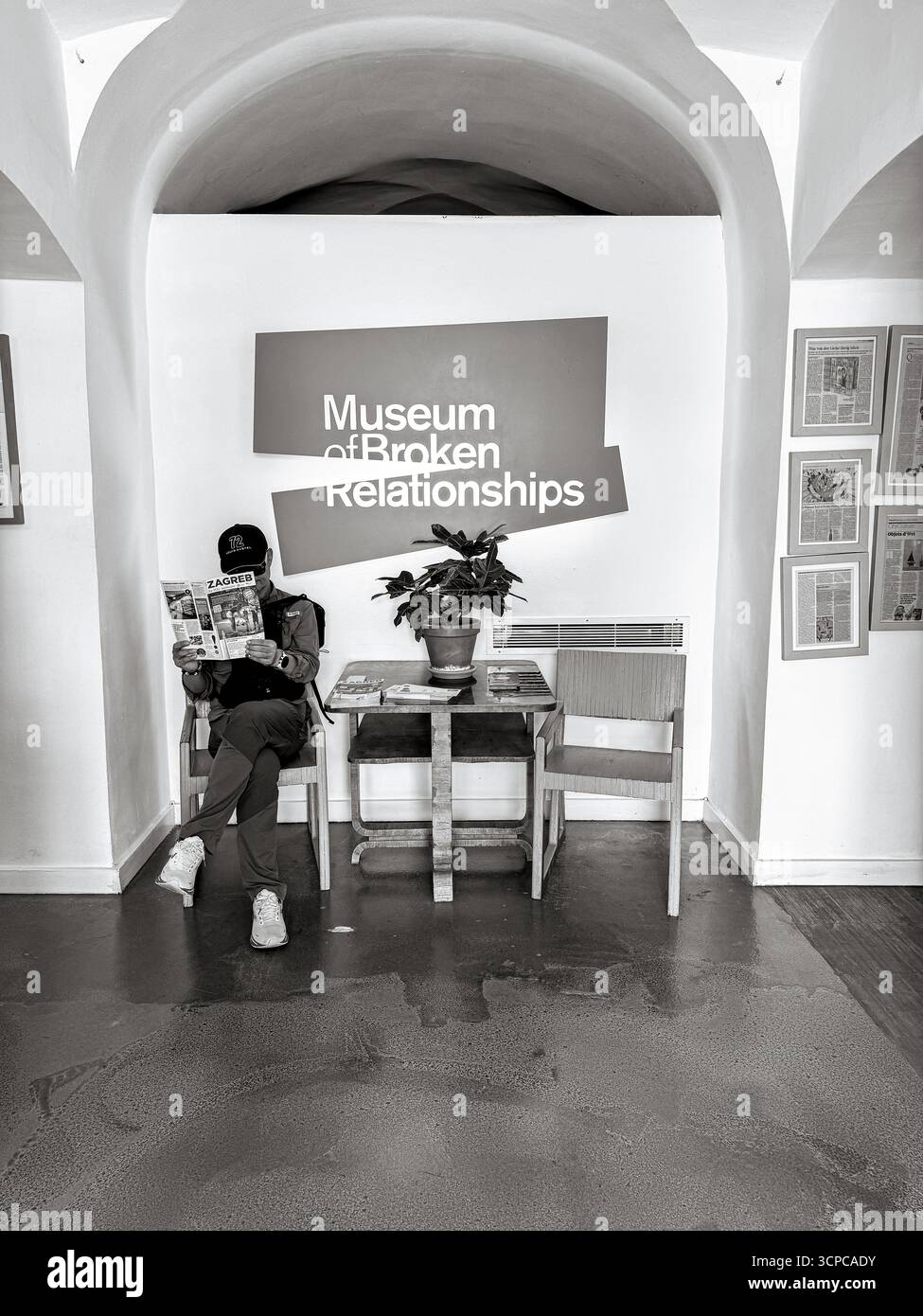 Exhibit inside museum broken hi-res stock photography and images - Alamy