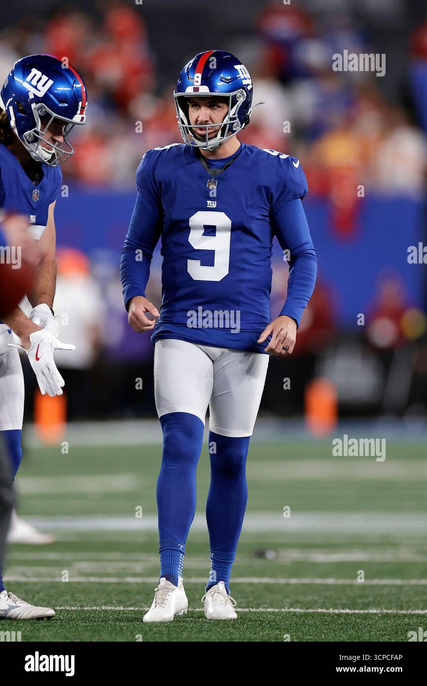 New York Giants kicker Graham Gano (9) warms up before an NFL football ...