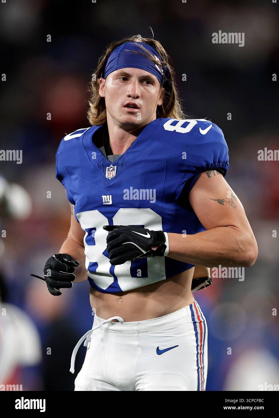 New York Giants wide receiver Gunner Olszewski (80) warms up before an ...
