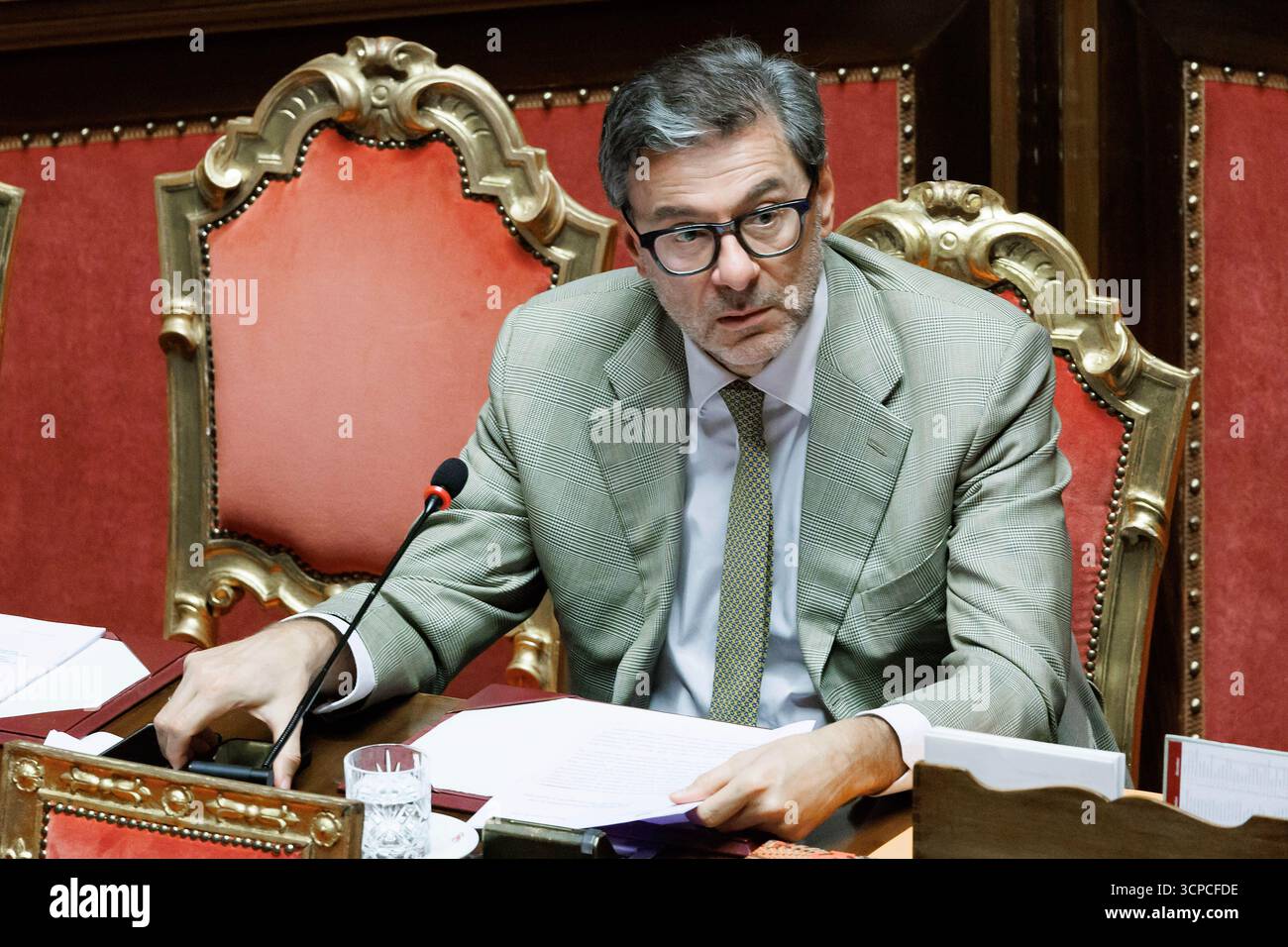 Il ministro dell’Economia Giancarlo Giorgetti nell’aula del Senato ...