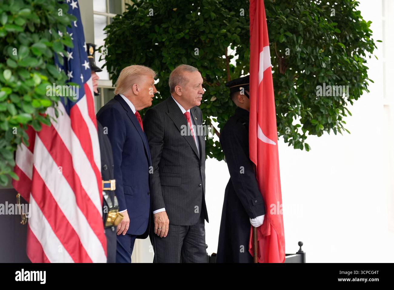 US President Donald Trump welcomes Turkish President Recep Tayyip ...