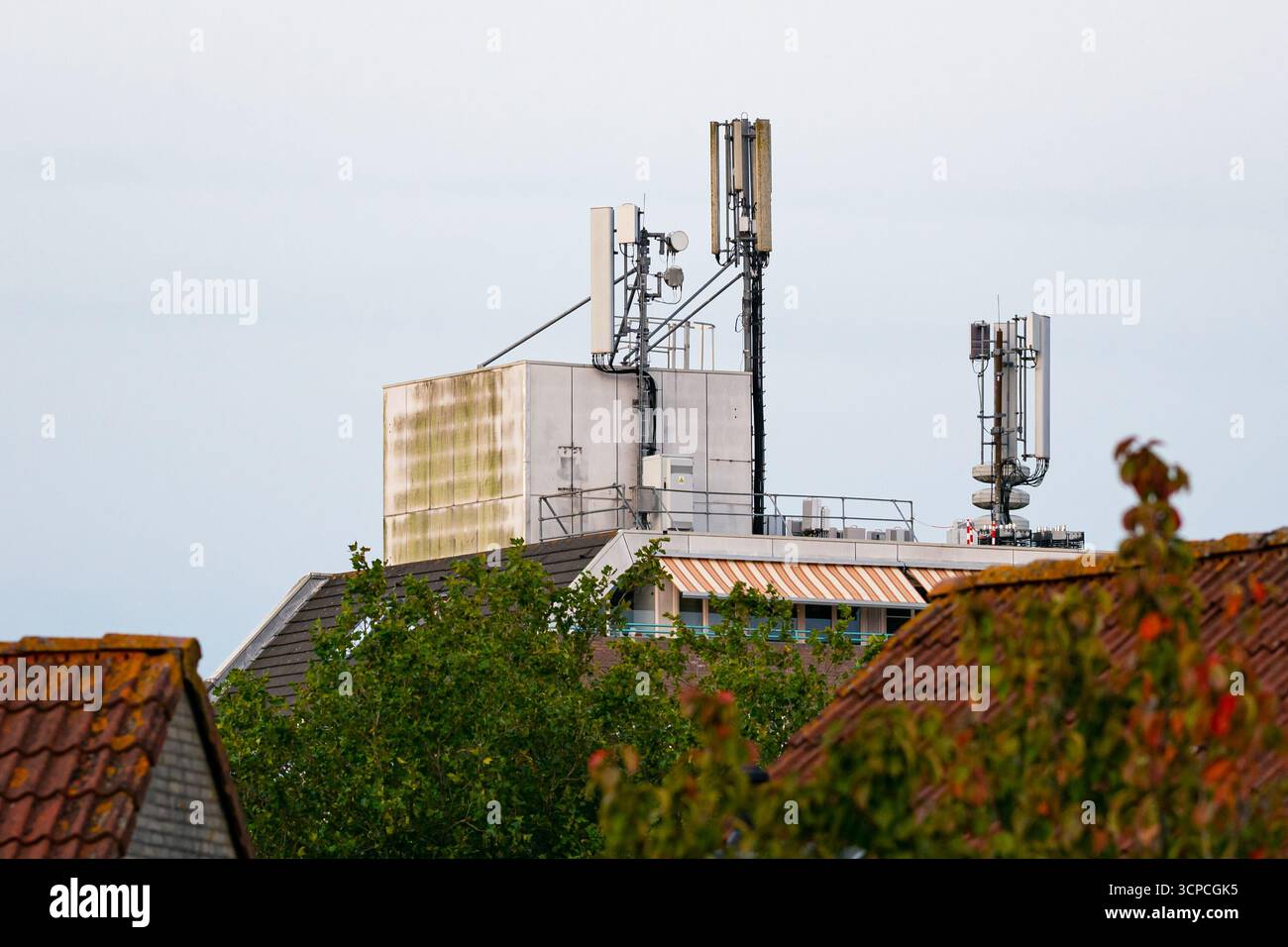 Roof communication antennas above hi-res stock photography and images ...