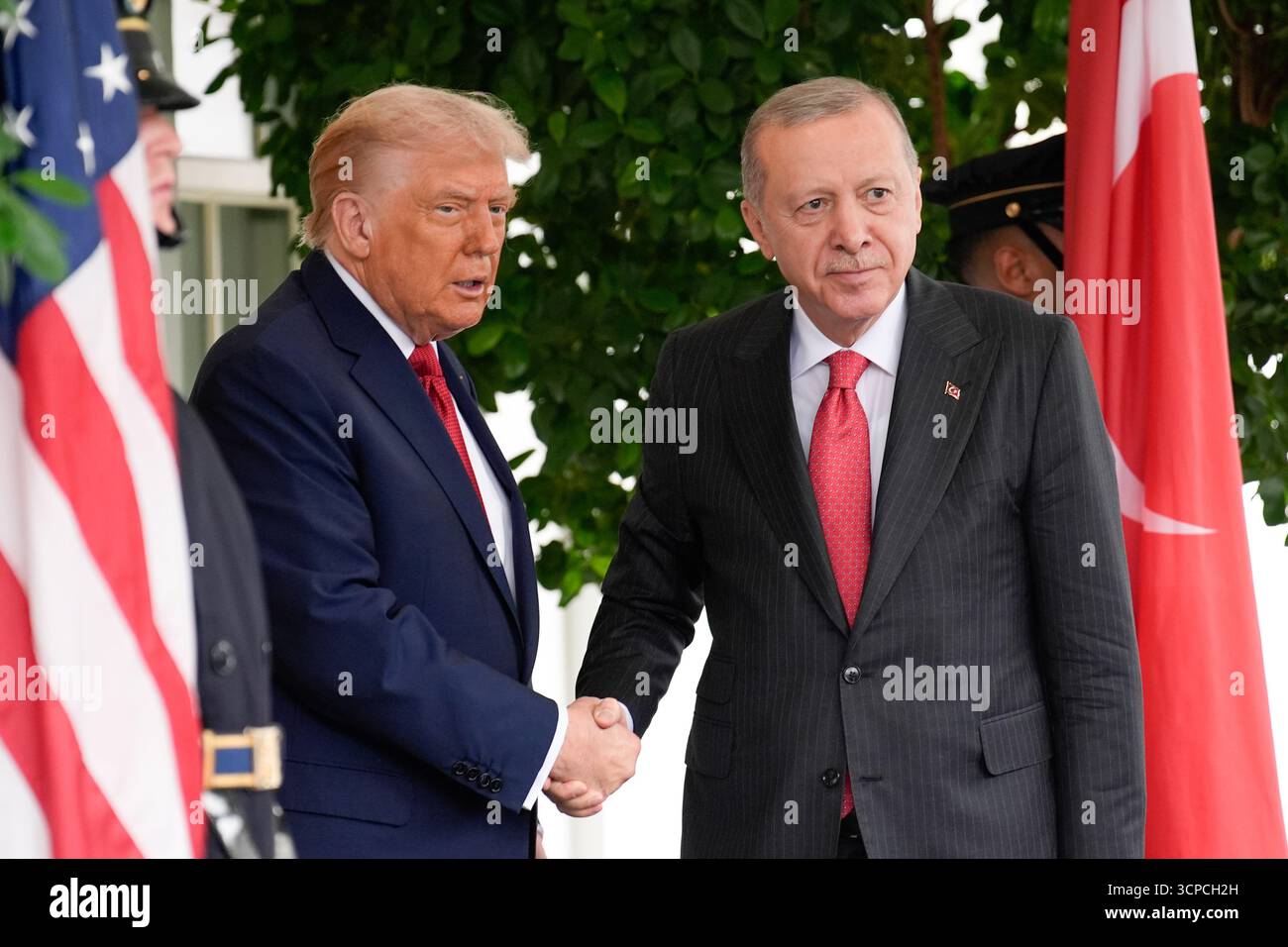 US President Donald Trump welcomes Turkish President Recep Tayyip ...