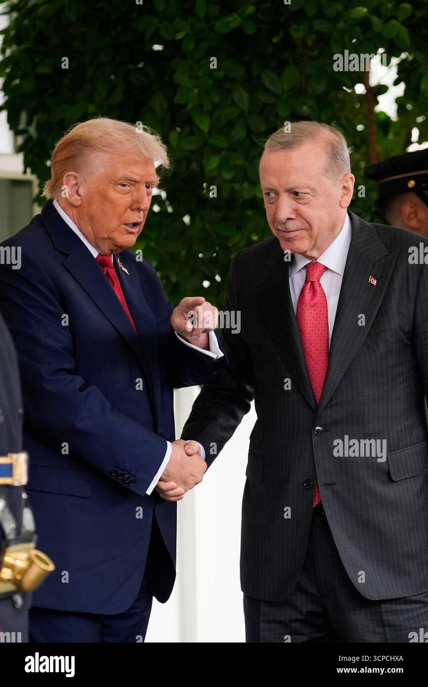 US President Donald Trump welcomes Turkish President Recep Tayyip ...