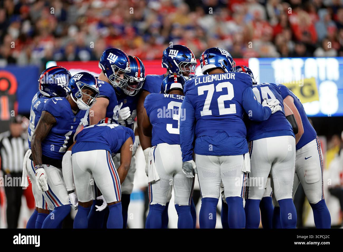 New York Giants quarterback Russell Wilson (3) huddles with teammates ...