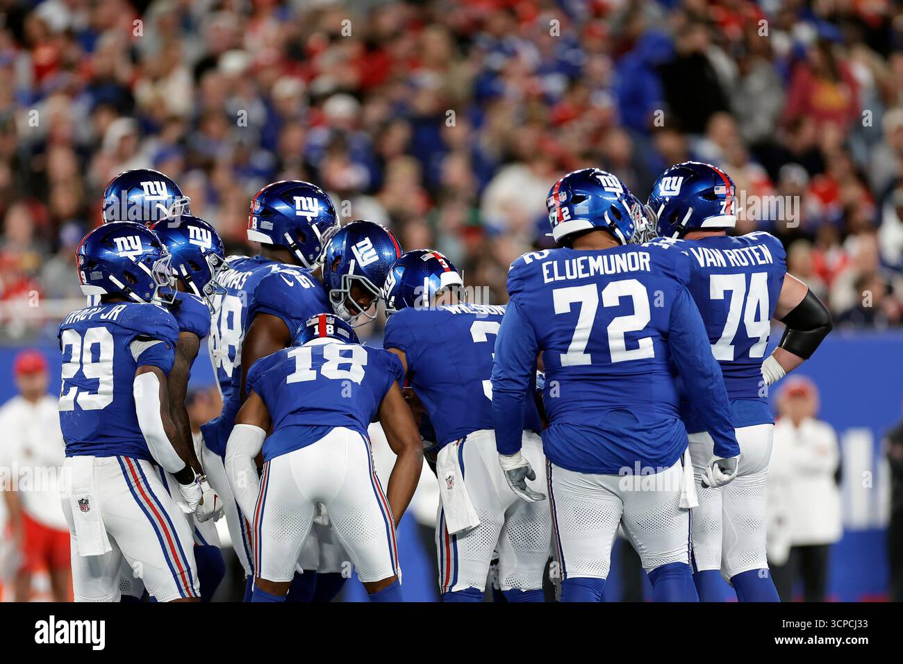 New York Giants quarterback Russell Wilson (3) huddles with teammates ...