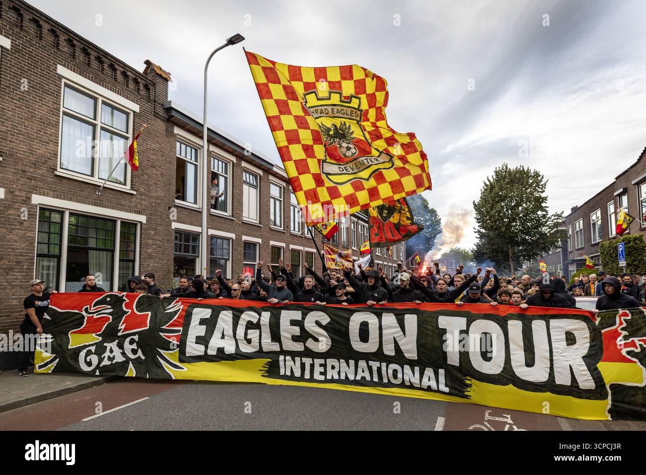 DEVENTER - GA Eagles supporters traveling from the city center to the ...