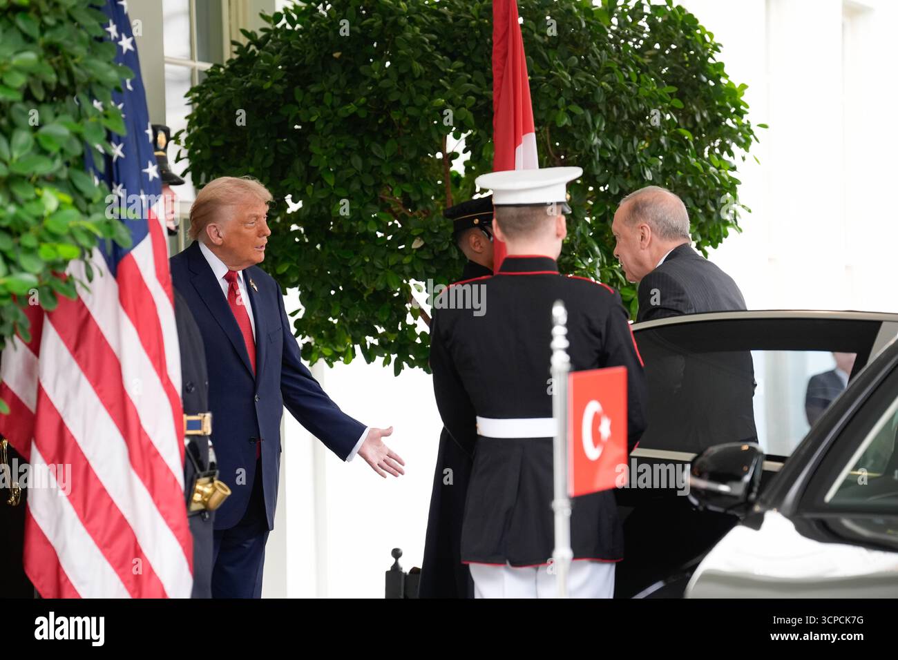 US President Donald Trump welcomes Turkish President Recep Tayyip ...