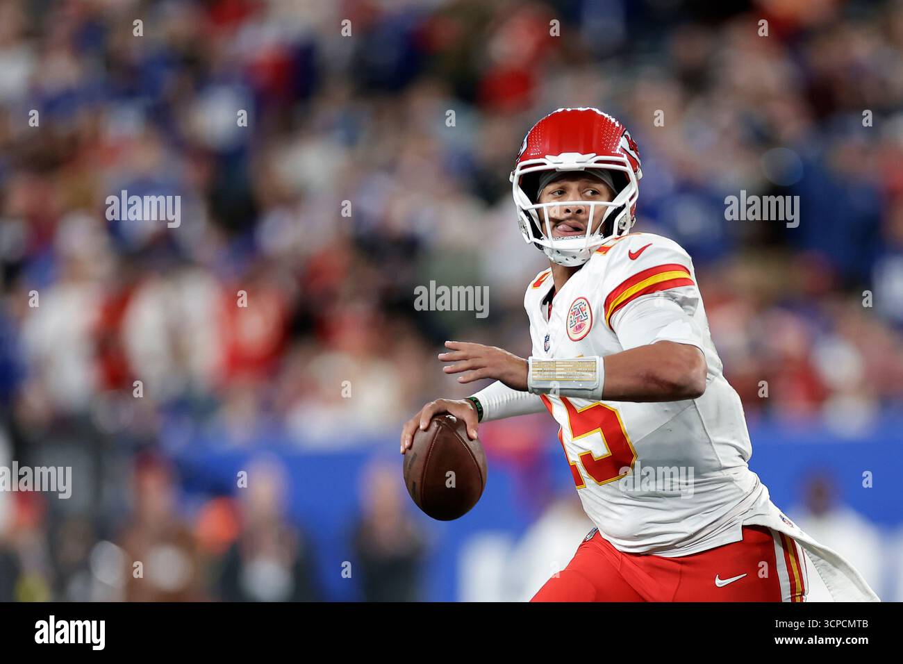 Kansas City Chiefs quarterback Patrick Mahomes (15) passes the ball ...