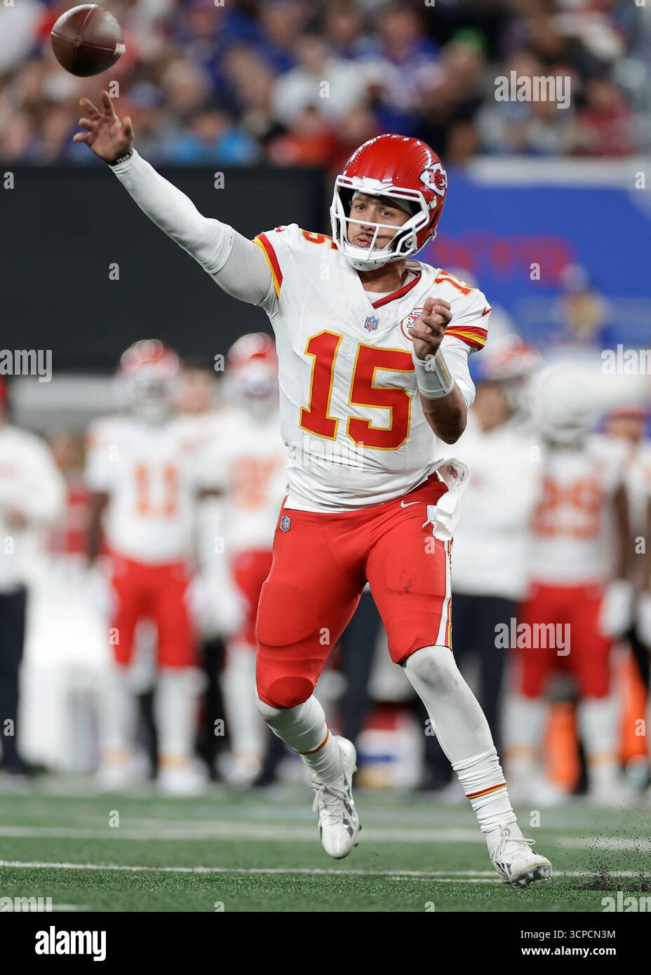 Kansas City Chiefs quarterback Patrick Mahomes (15) passes the ball ...