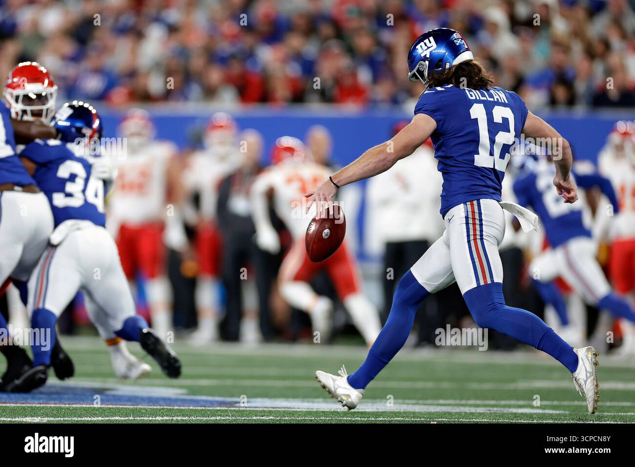 New York Giants punter Jamie Gillan (12) in action during an NFL ...