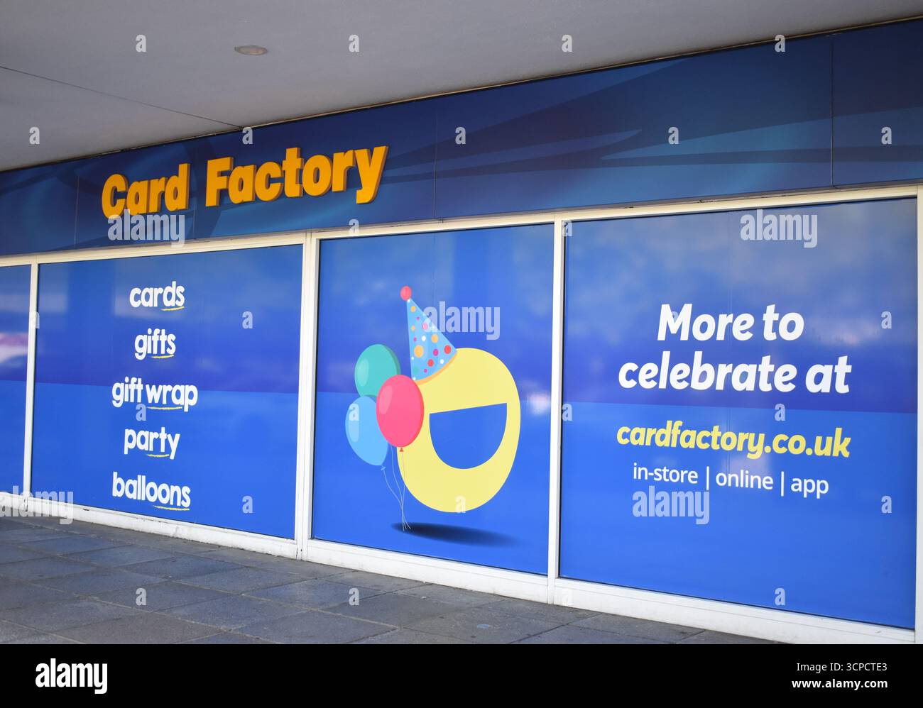Card factory shop balloons hi-res stock photography and images - Alamy