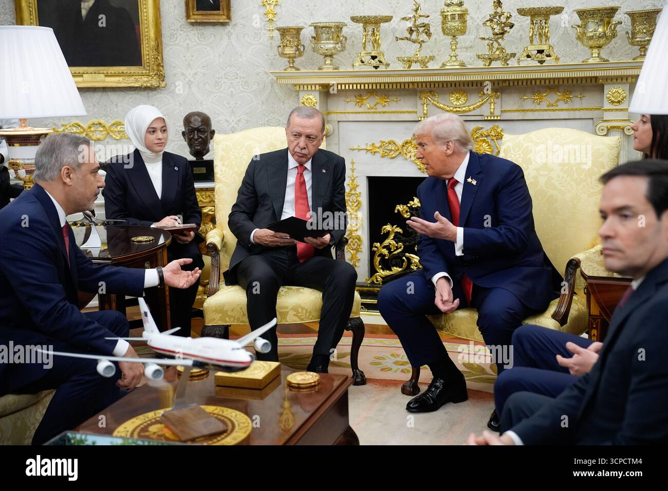 US President Donald Trump meets with Turkish President Recep Tayyip ...