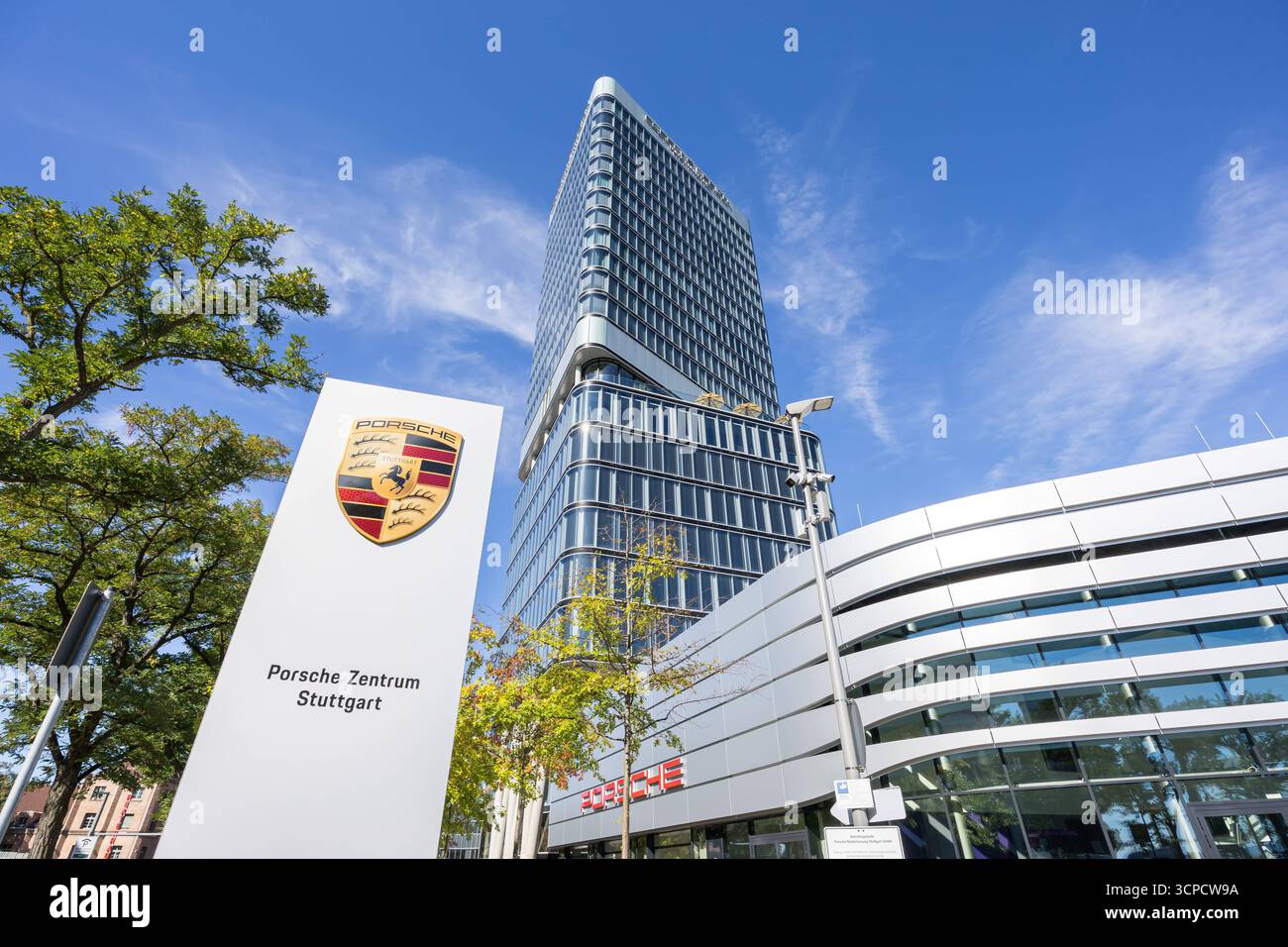 Porsche Design Tower Hochhaus und Porsche Zentrum Autohaus am ...