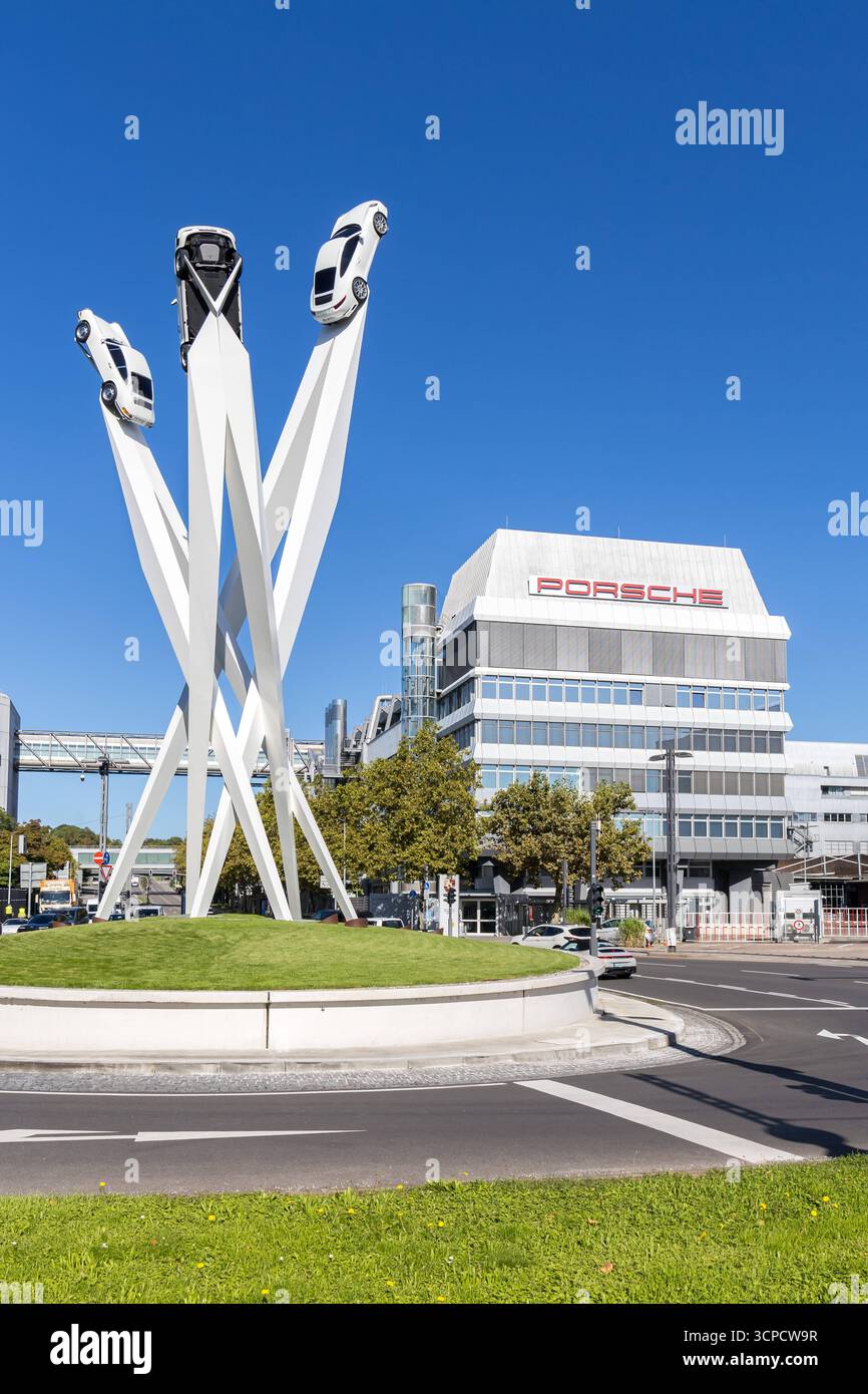 Porsche Zentrale mit Hauptsitz am Porscheplatz in Stuttgart ...
