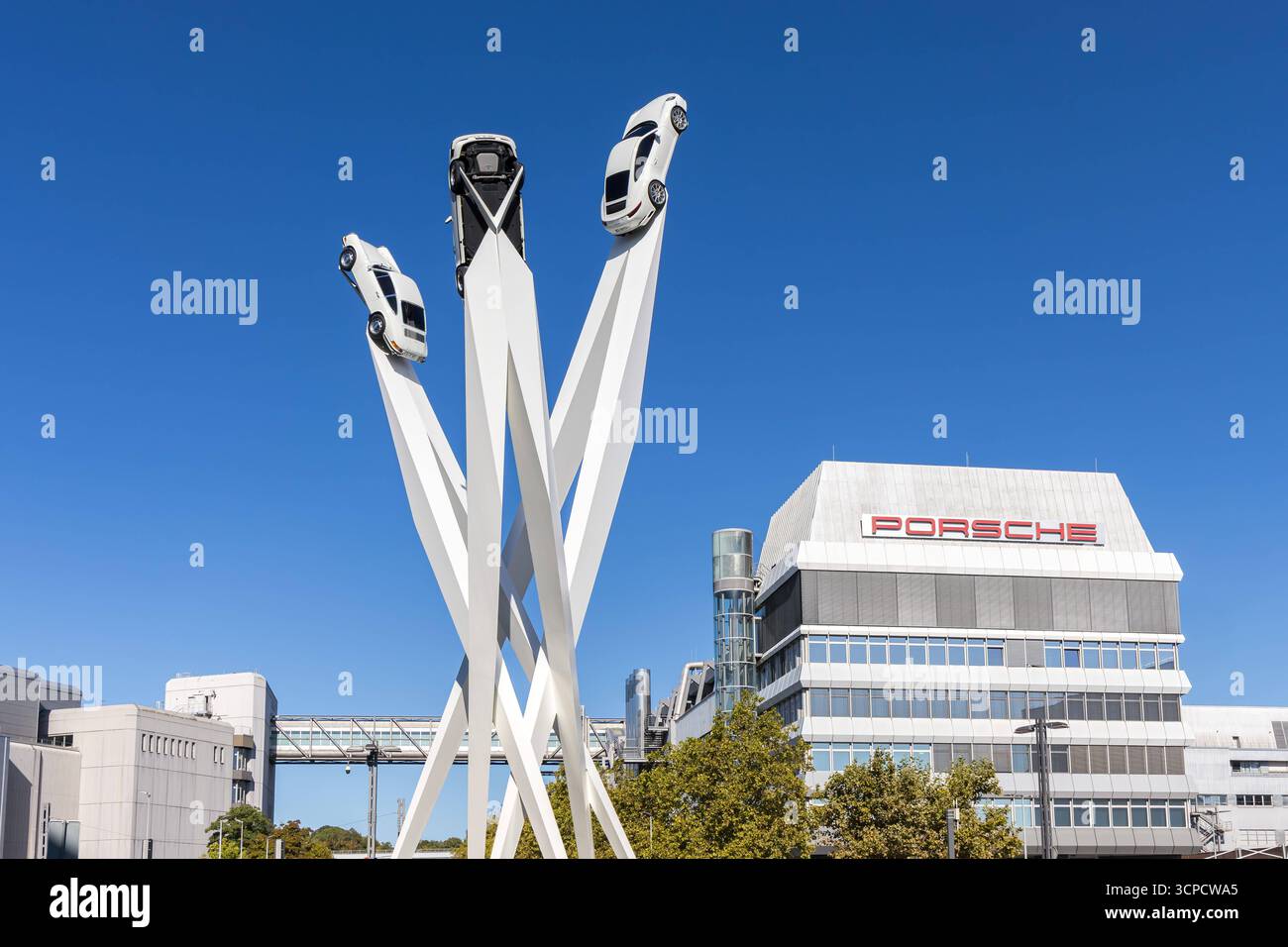 Porsche Zentrale mit Hauptsitz am Porscheplatz in Stuttgart ...
