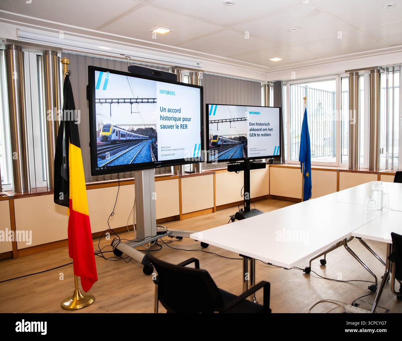 a press conference to present the agreement between Infrabel and the ...