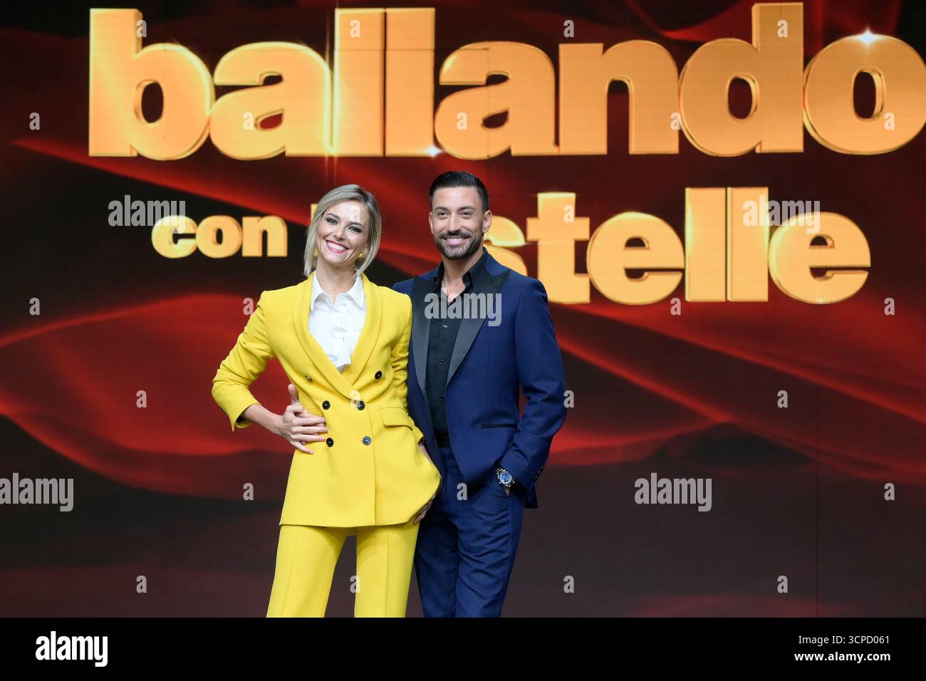 Francesca Fialdini (L) and Giovanni Pernice (R) attend the photocall of ...