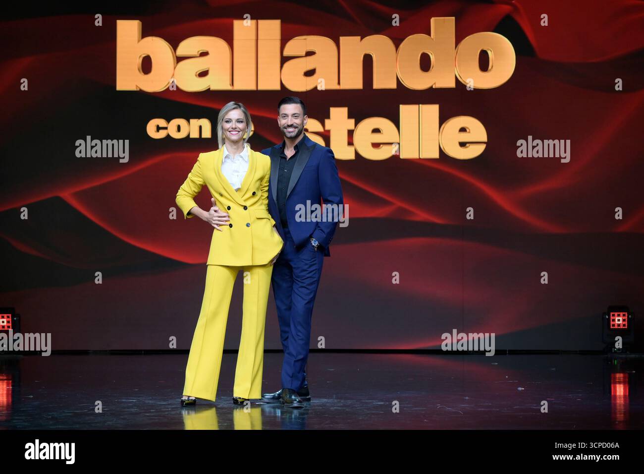 Francesca Fialdini (L) and Giovanni Pernice (R) attend the photocall of ...