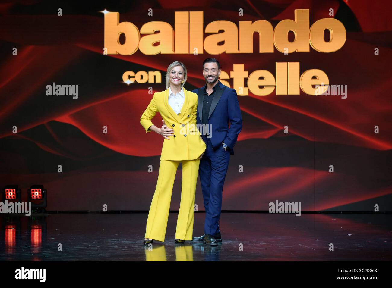Francesca Fialdini (L) and Giovanni Pernice (R) attend the photocall of ...