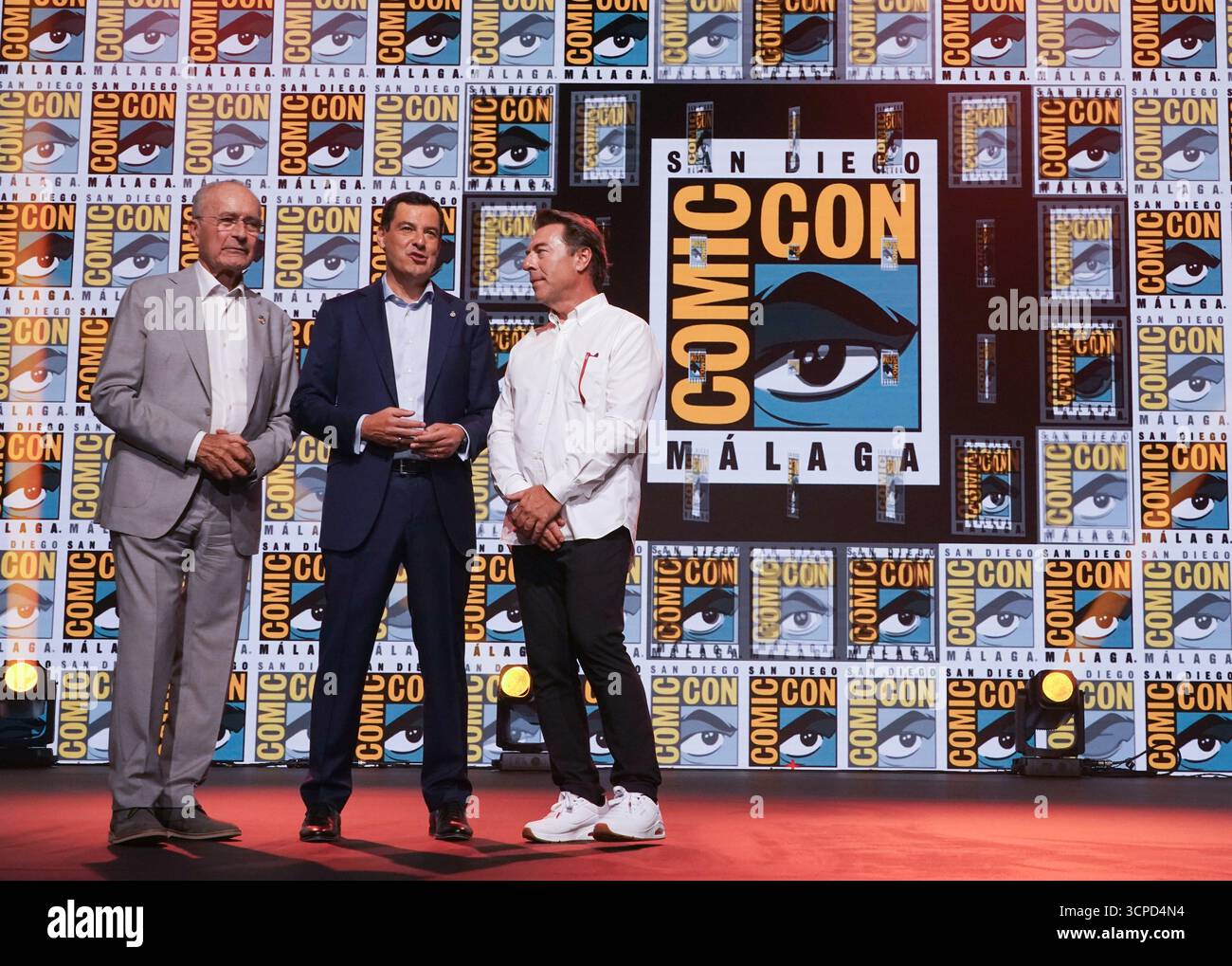 The president of the Junta, Juanma Moreno (c), on his arrival at the ...