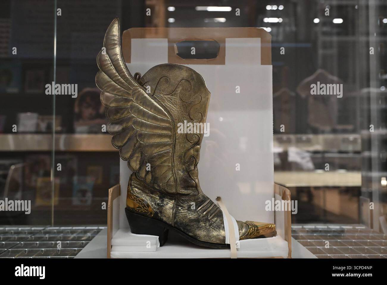 'Glass Spider' Gold leather winged cowboy boot (1987) worn by David ...