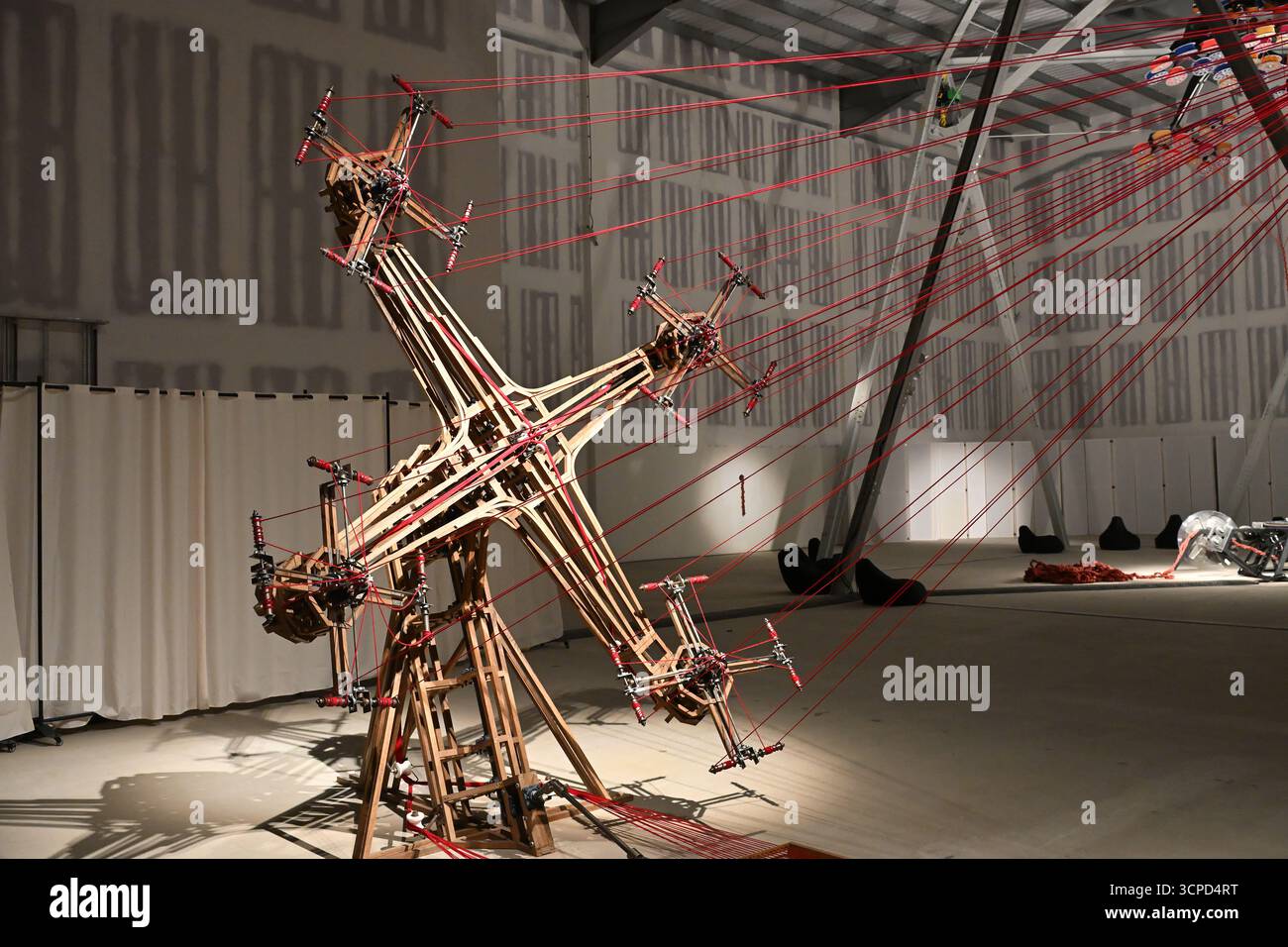 Ode to the Difference Engine 2006 by Conrad Shawcross Stock Photo - Alamy
