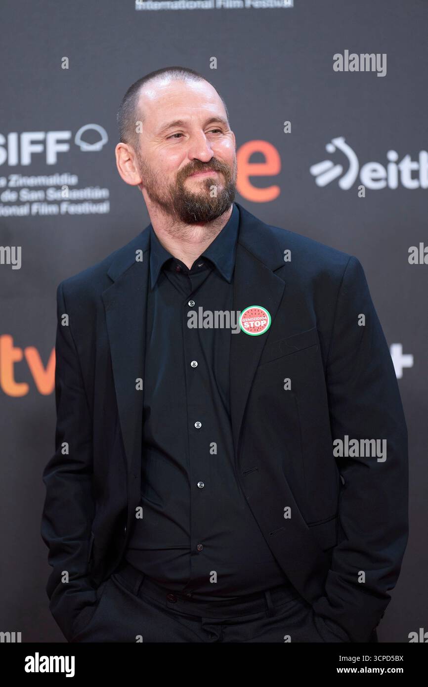 Raul Arevalo attended 'Un Fantasma en la batalla' Red Carpet during ...