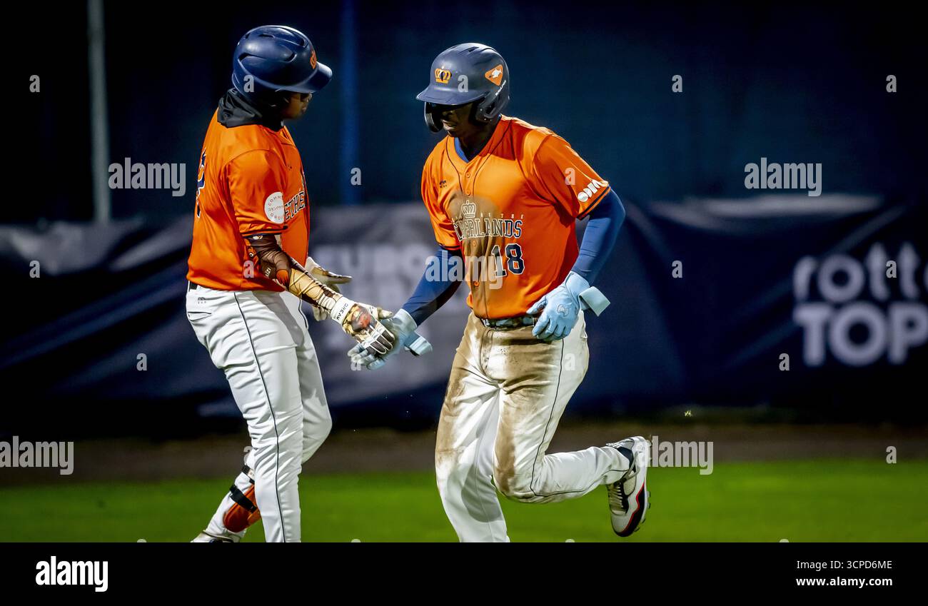ROTTERDAM - Dutch baseball player GREGORIUS Didi scores the 1-1 draw ...