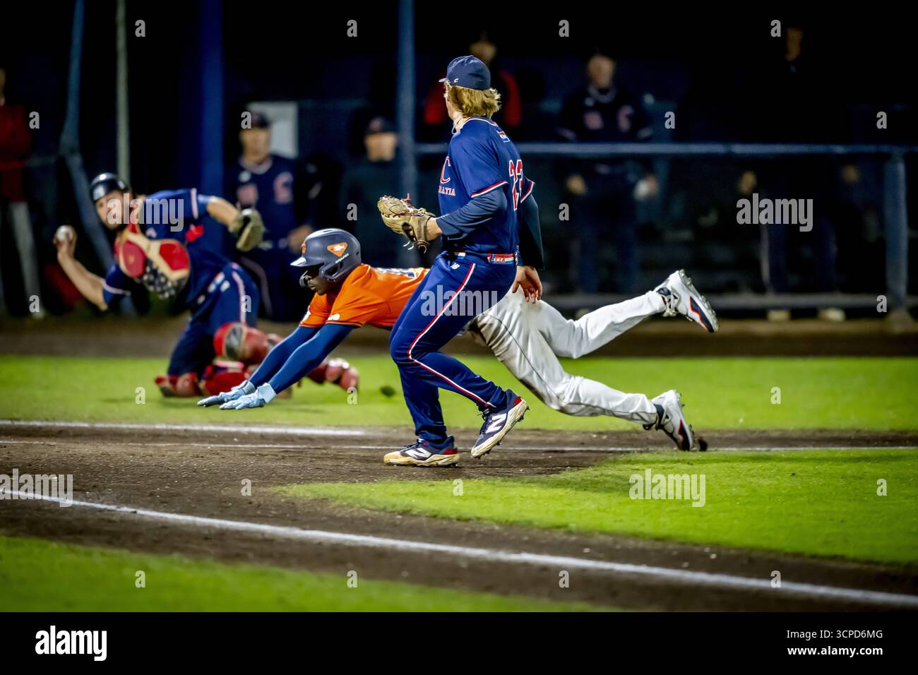 ROTTERDAM - Dutch baseball player GREGORIUS Didi scores the 1-1 draw ...