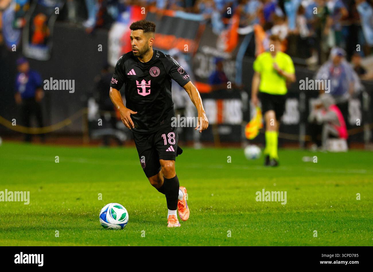 Inter Miami defender Jordi Alba (18) plays the ball during the second ...