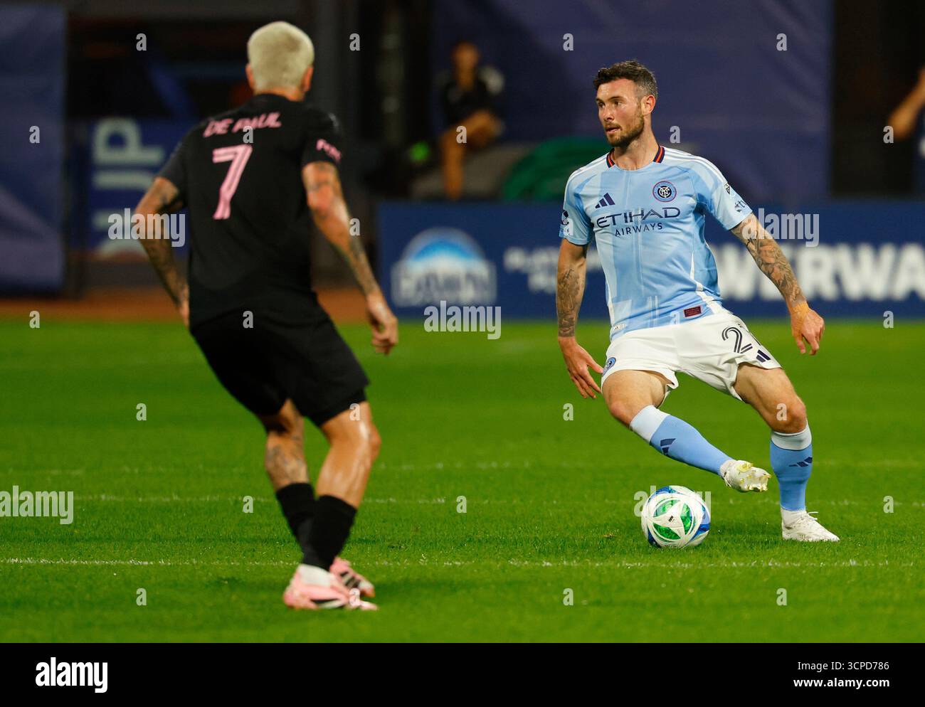 New York City FC midfielder Aiden O'Neill (21) controls the ball ...
