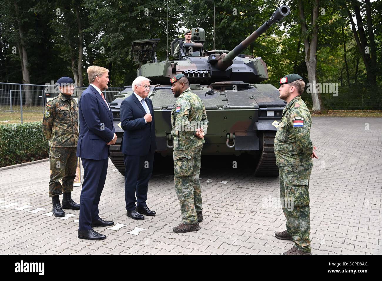 left to right King WILLEM-ALEXANDER of the Netherlands, Lieutenant ...